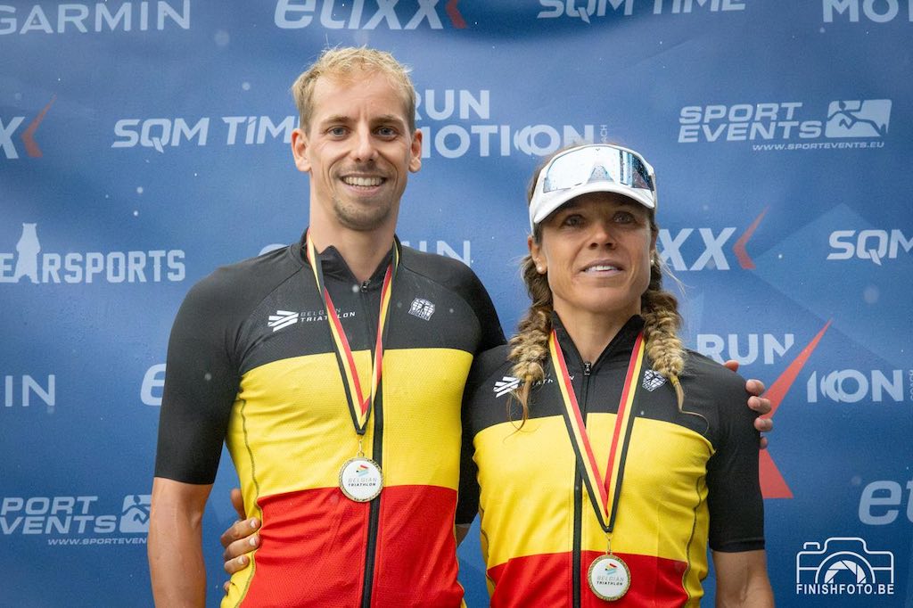 Joran Driesen en Christine Verdonck winnen BK halve triatlon op Cave ...
